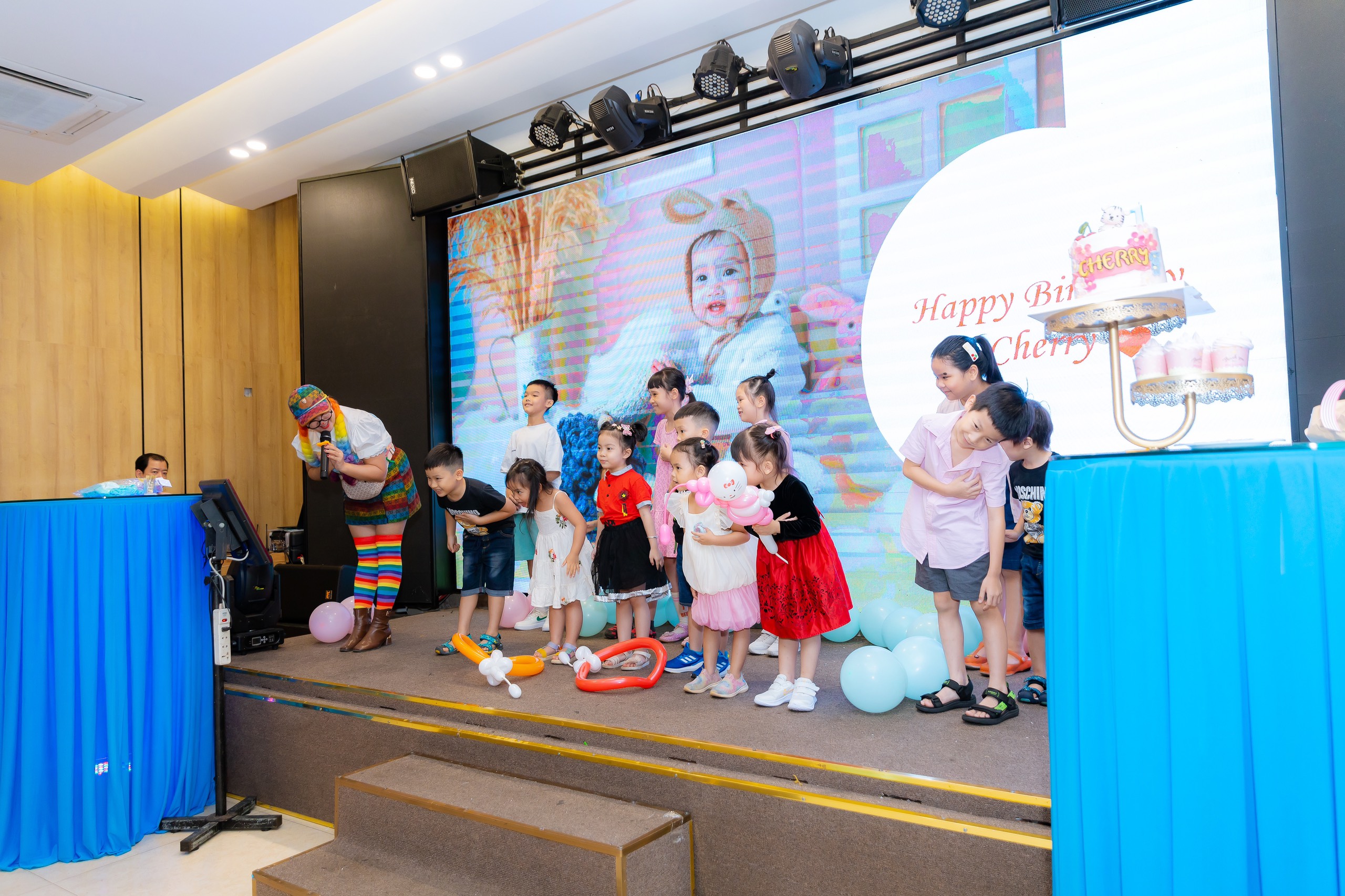 CHỤP HÌNH TIỆC SINH NHẬT – Pơ Party